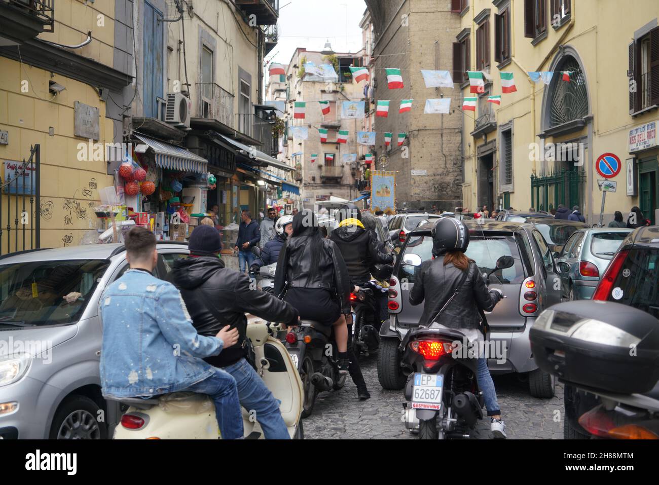 Napoli centro hi-res stock photography and images - Alamy