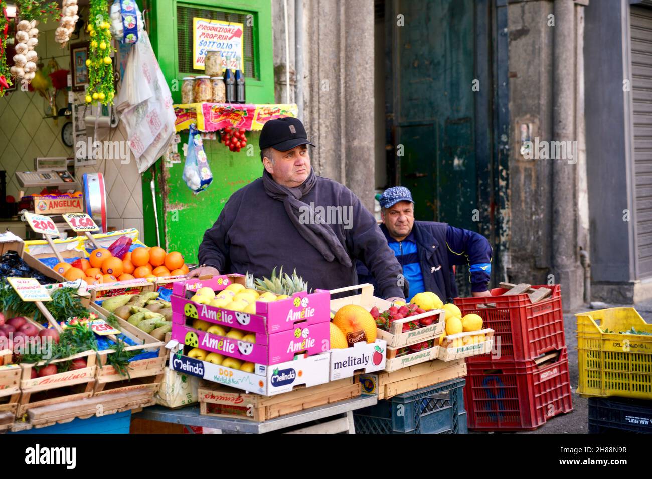 Napoli streets hi-res stock photography and images - Alamy