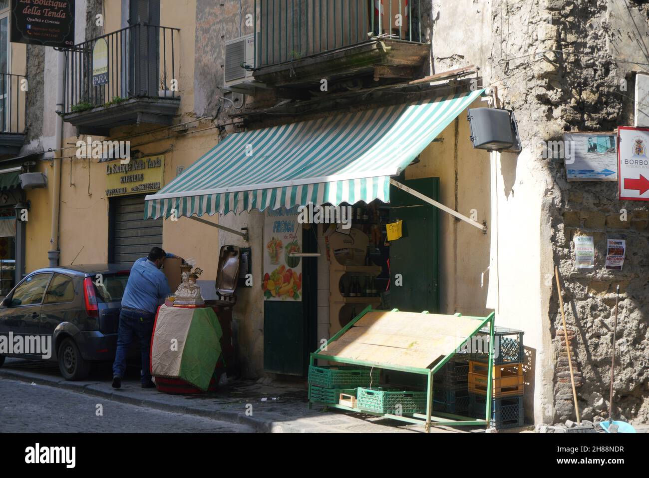 Tienda street view hi-res stock photography and images - Alamy