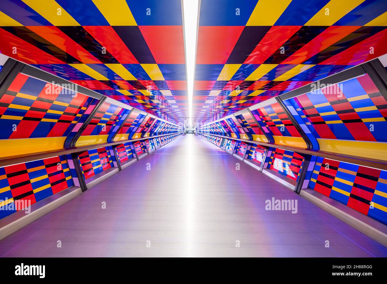 Canary Wharf Crossrail station - Adams Plaza Bridge Stock Photo - Alamy