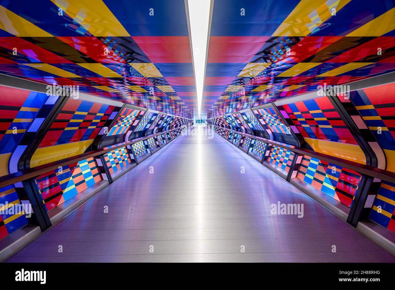 Canary Wharf Crossrail station - Adams Plaza Bridge Stock Photo - Alamy