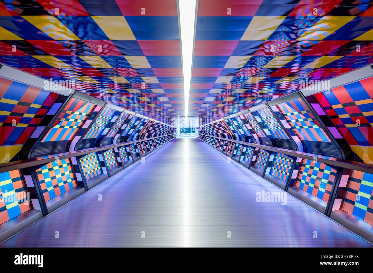 Canary Wharf Crossrail station - Adams Plaza Bridge Stock Photo - Alamy