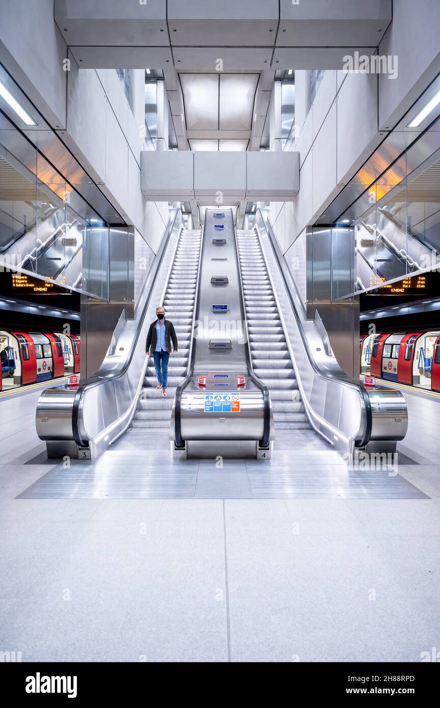 Battersea Power Station Underground Station - Northern Line tube ...