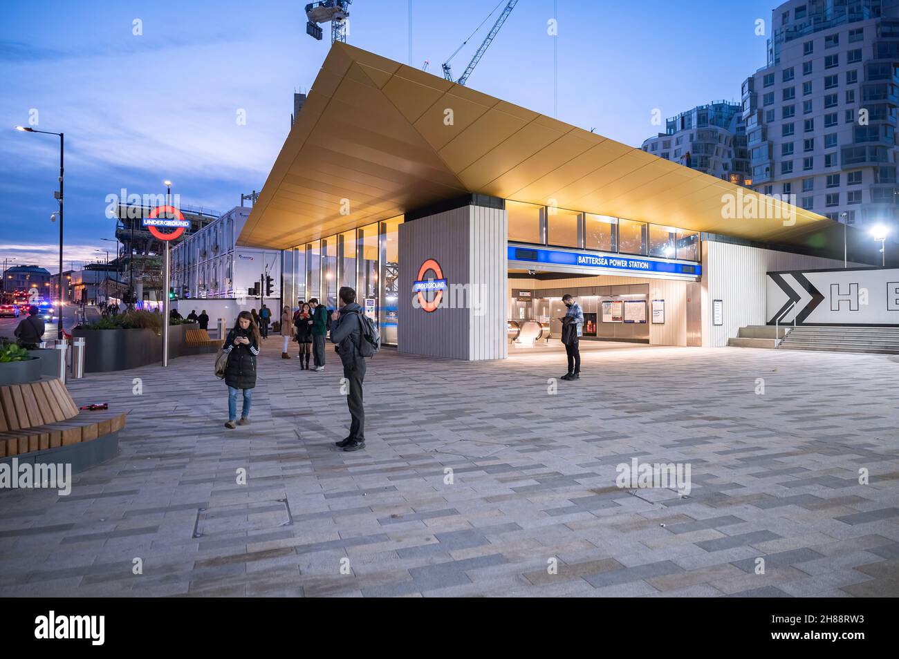 Battersea Power Station Underground Station - Northern Line tube ...