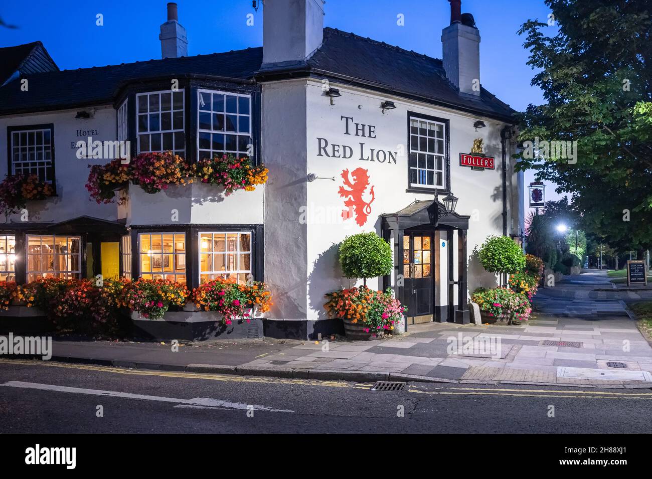 The Red Lion Fullers Pub and hotel, Uxbridge, Hillingdon Stock Photo ...