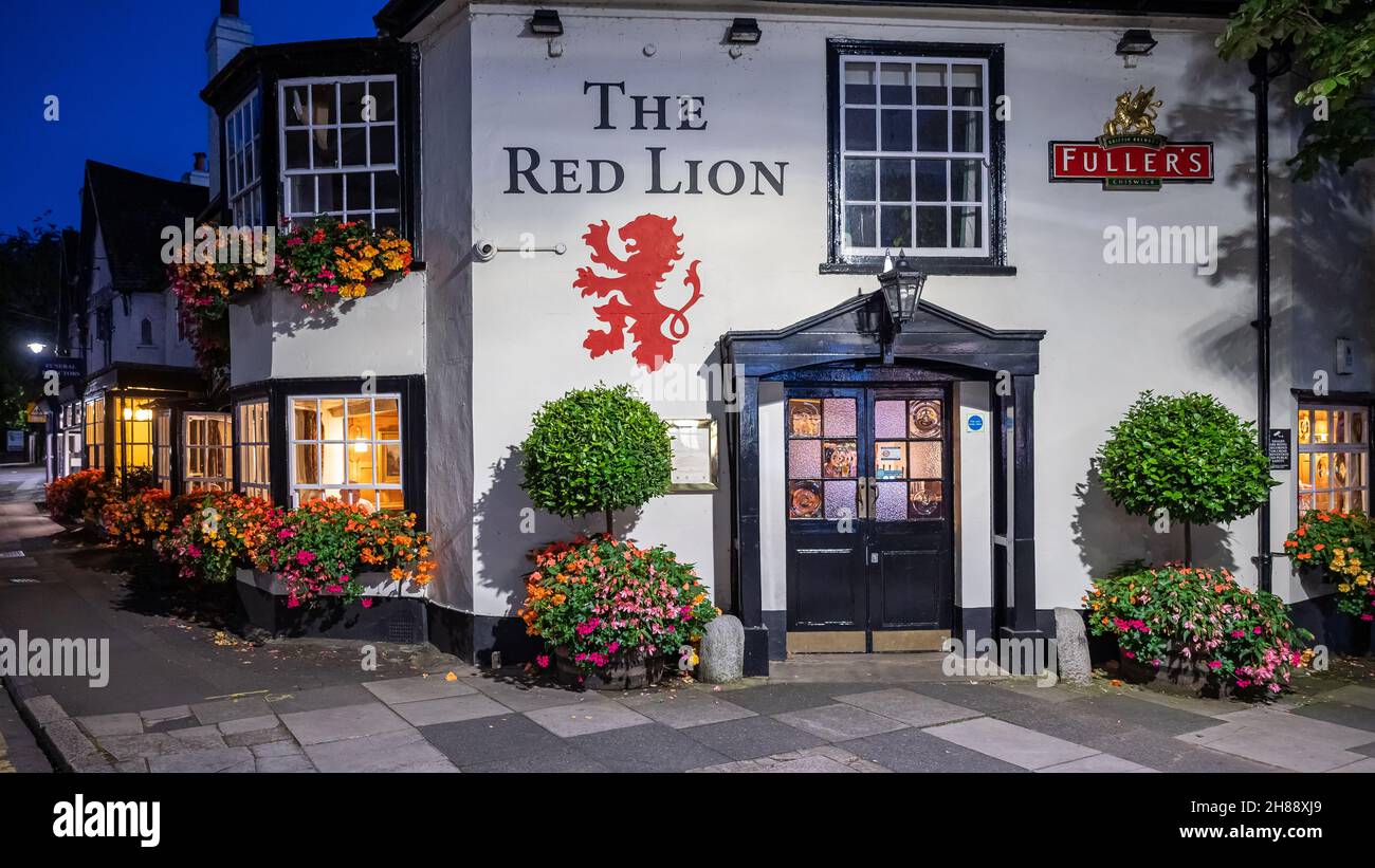 The Red Lion Fullers Pub and hotel, Uxbridge, Hillingdon Stock Photo ...