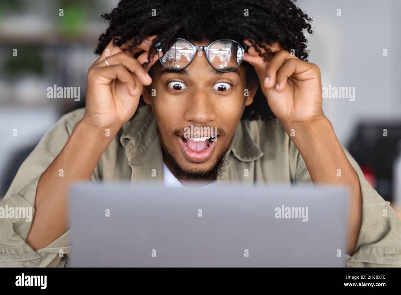 African looking at computer screen hi-res stock photography and images ...