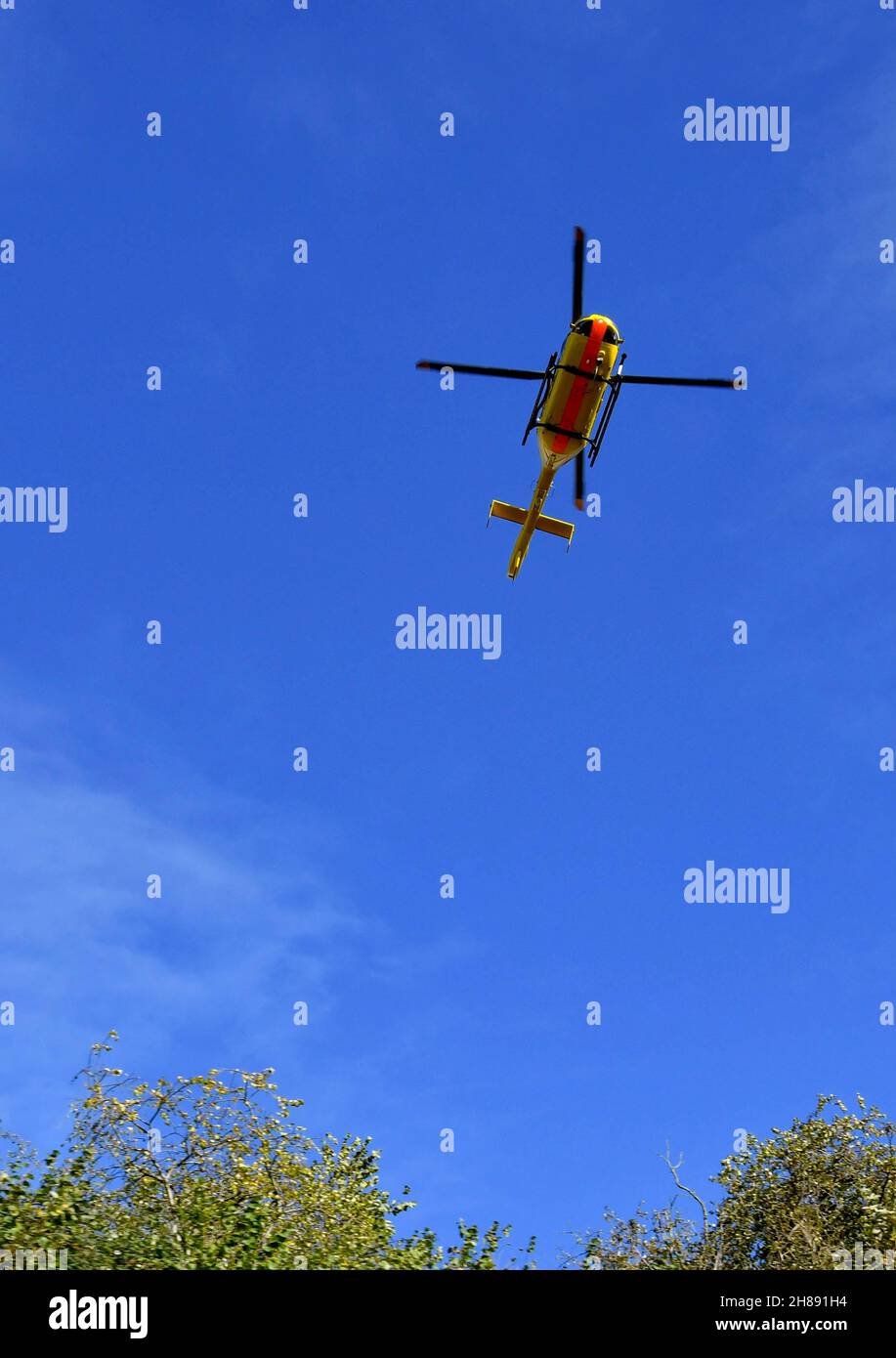 Aircraft overhead hi-res stock photography and images - Alamy