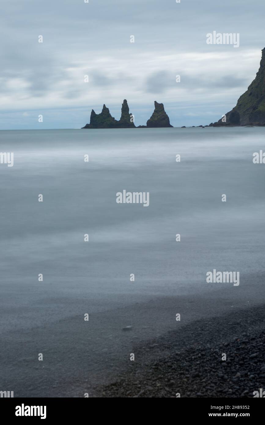 Black sand beach in vik iceland hi-res stock photography and images - Alamy