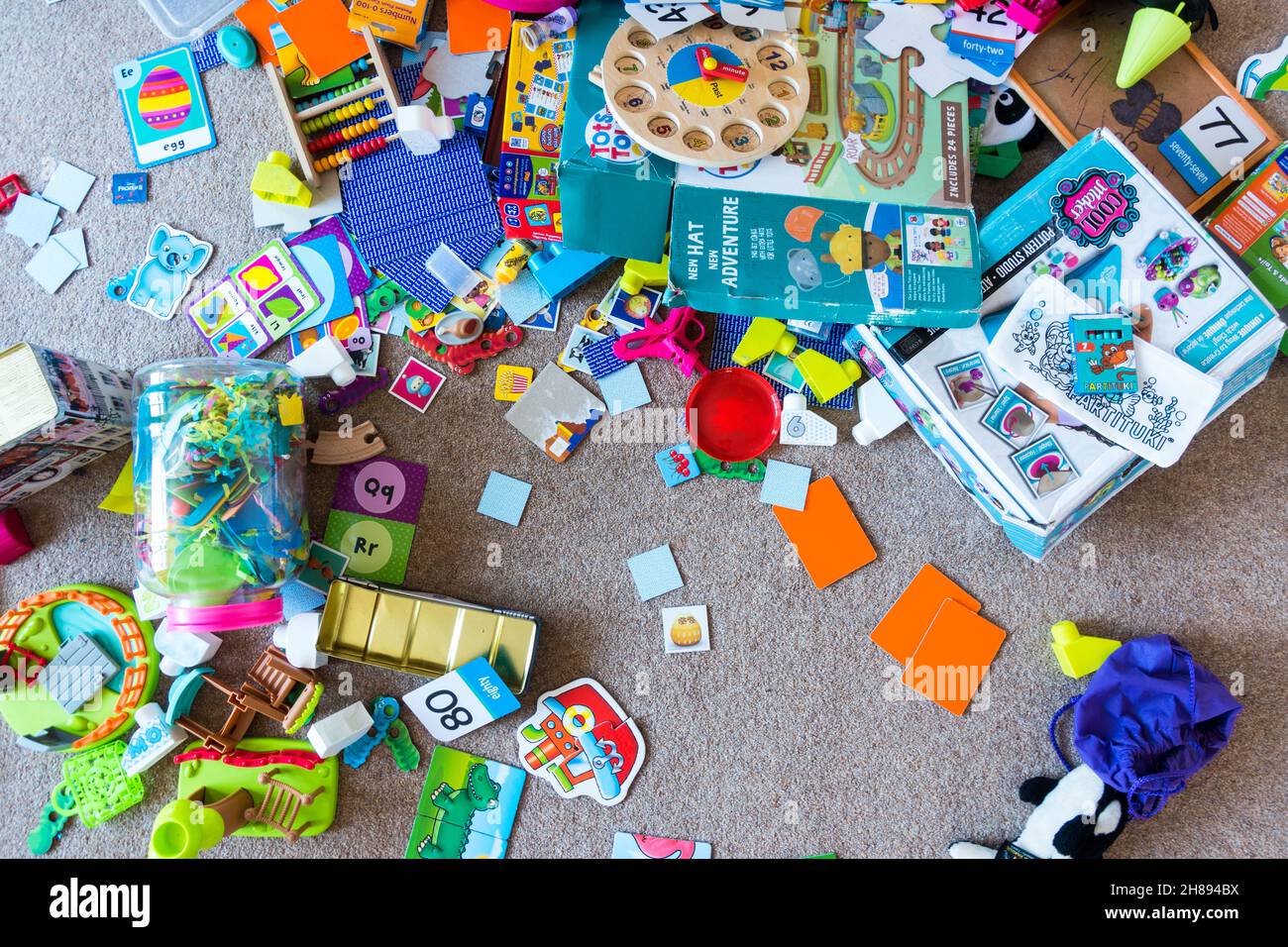 Untidy mess hi-res stock photography and images - Alamy