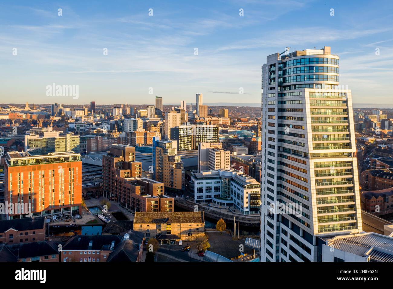 Leeds skyline panorama 2022 hi-res stock photography and images - Alamy