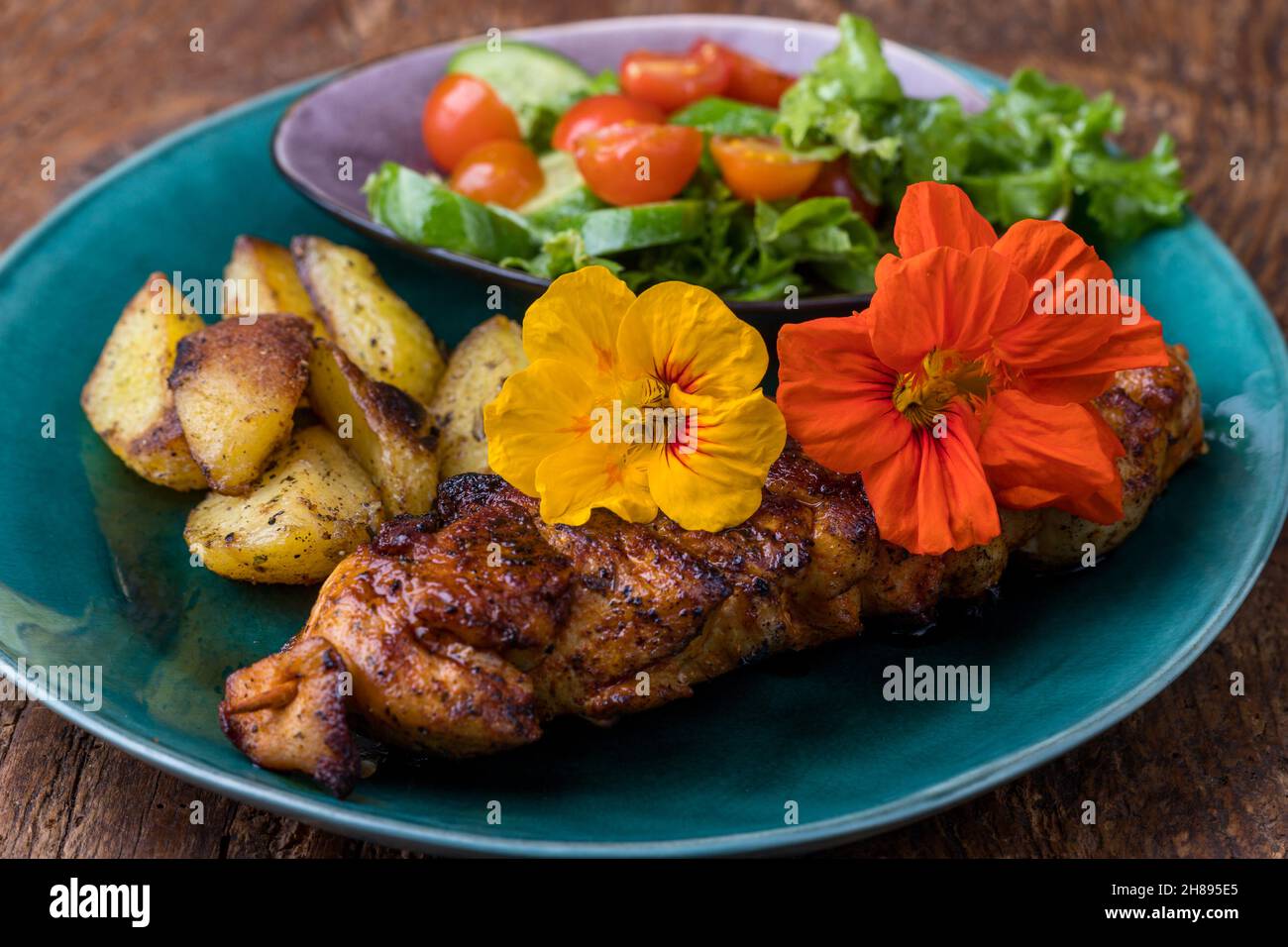 Comestible flowers hi-res stock photography and images - Alamy