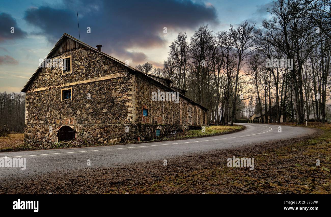Modern house in rural farm uk hi-res stock photography and images - Alamy
