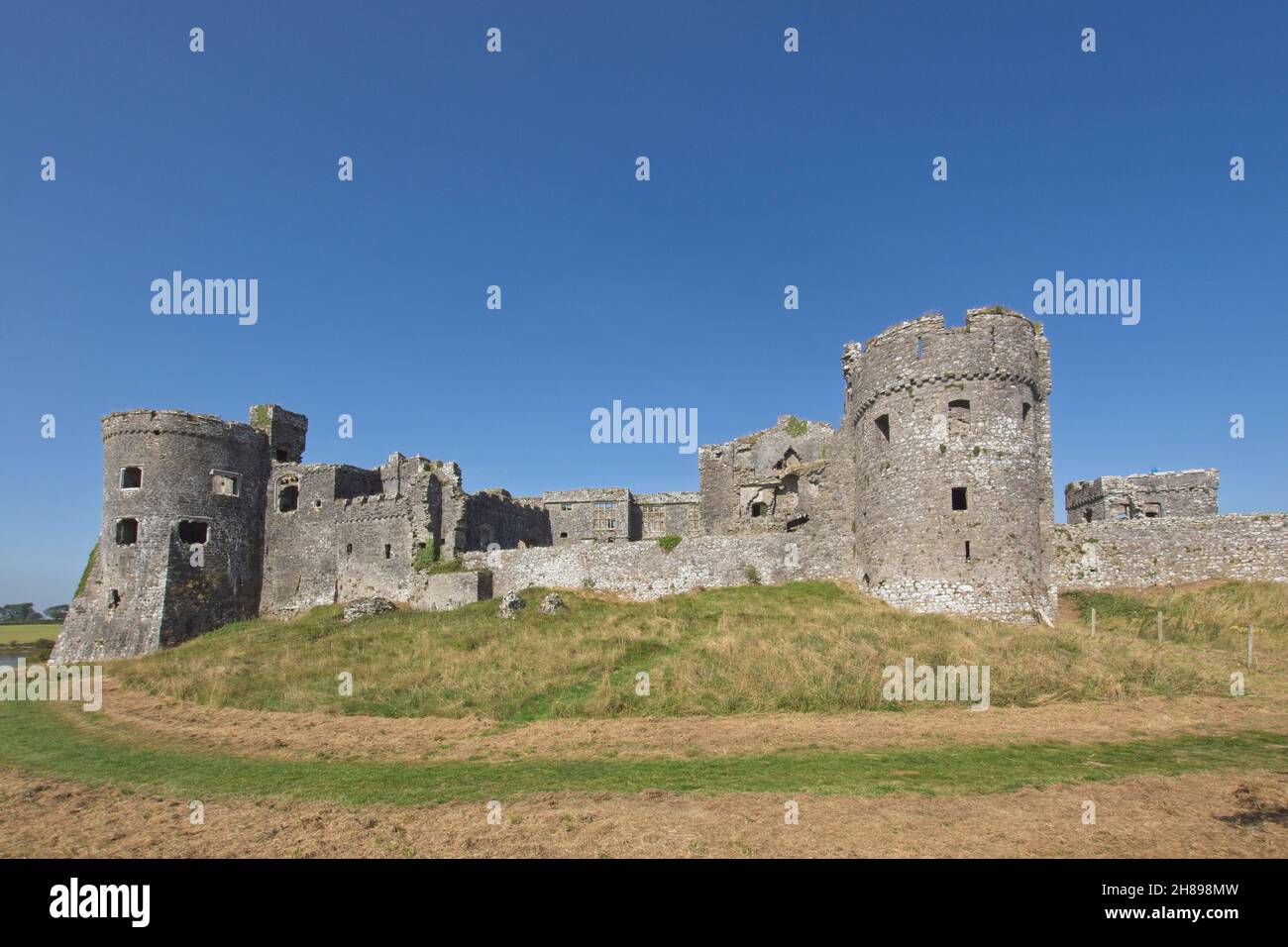 Pembrokeshire park castle ruin hi-res stock photography and images - Alamy