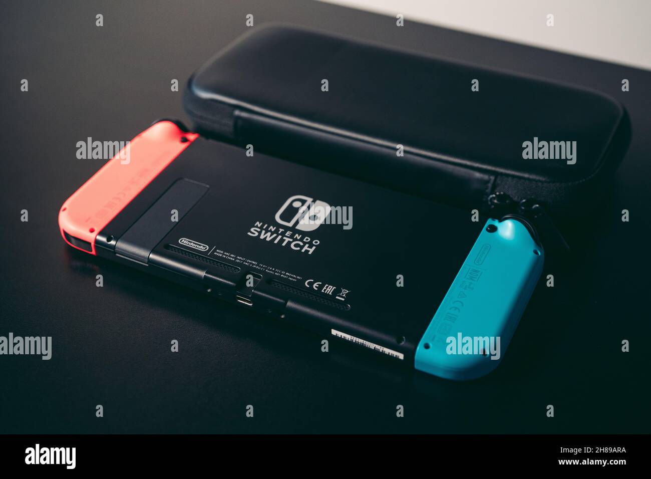Nintendo switch london hi-res stock photography and images - Alamy