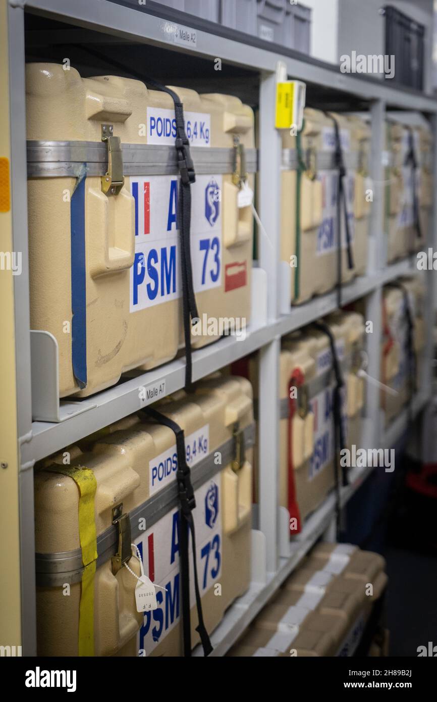 Ambulance boxes hi-res stock photography and images - Alamy