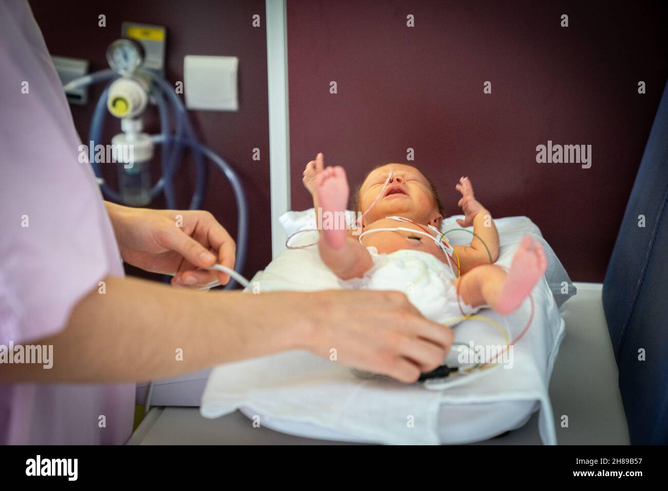 Midwife newborn baby weighing scales hi-res stock photography and ...