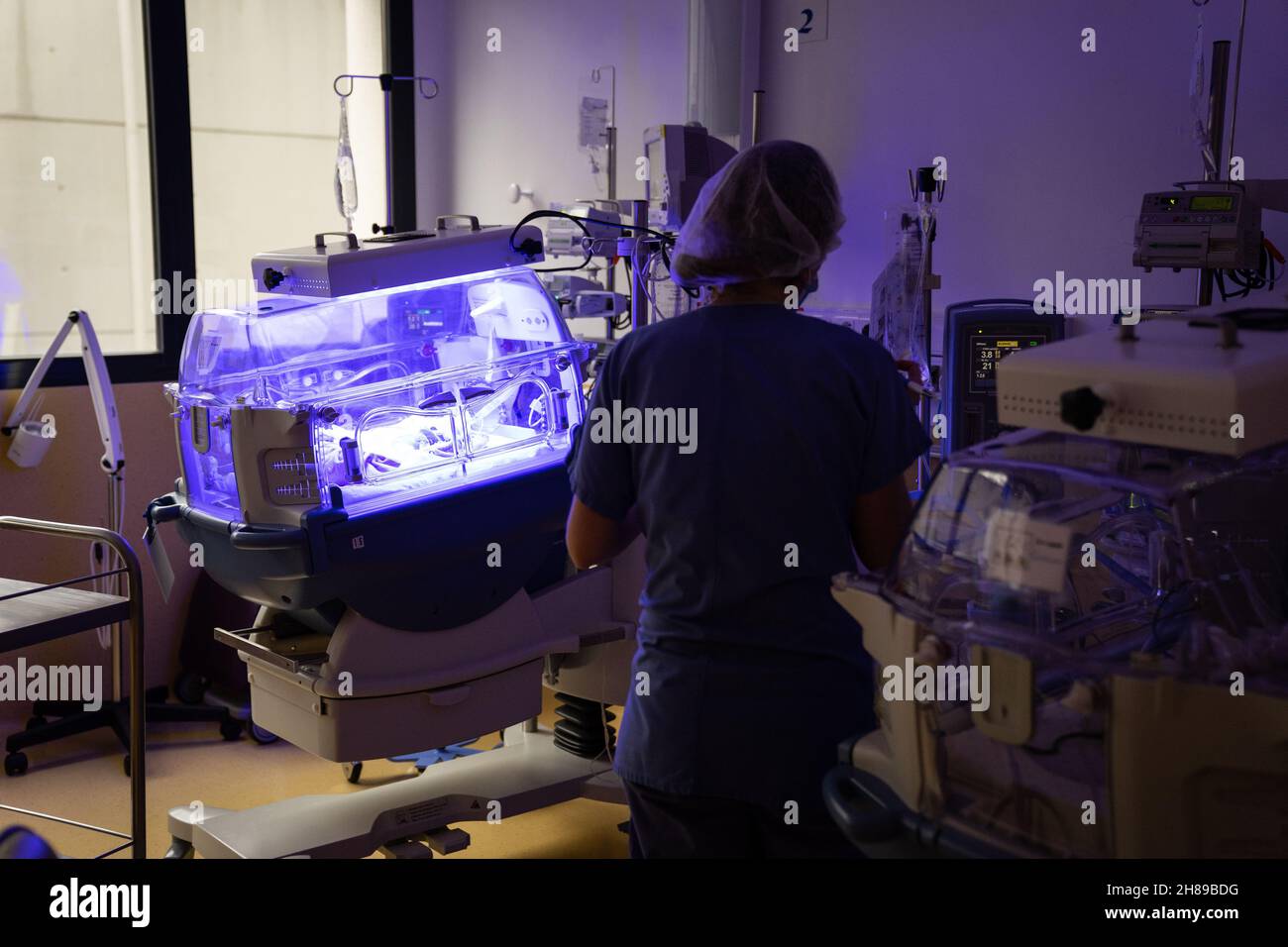 Probe the humans hi-res stock photography and images - Alamy