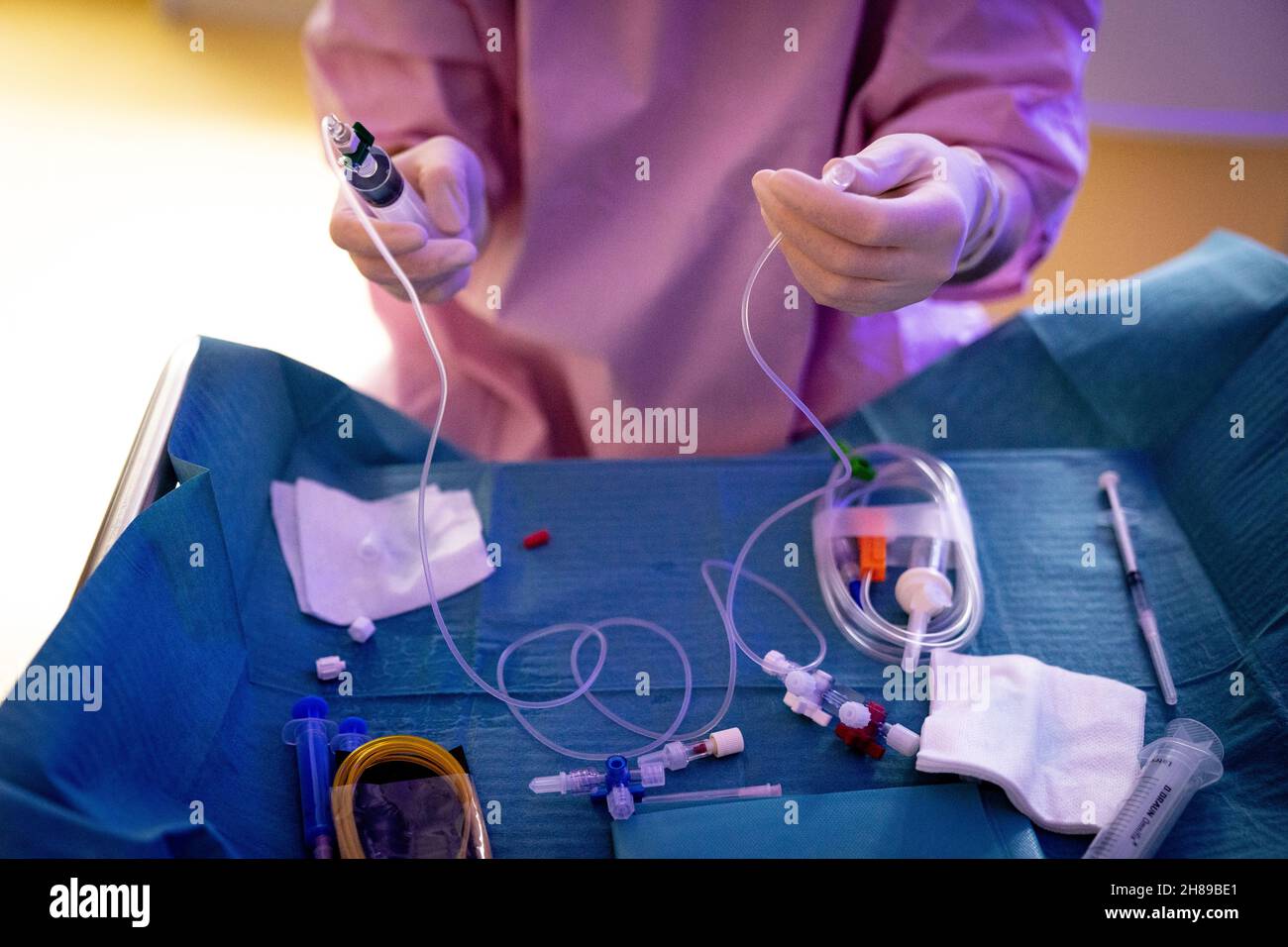 Probe the humans hi-res stock photography and images - Alamy