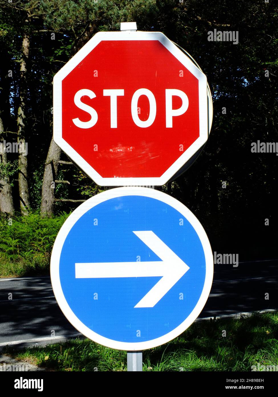Road sign signs symbols markings hi-res stock photography and images ...