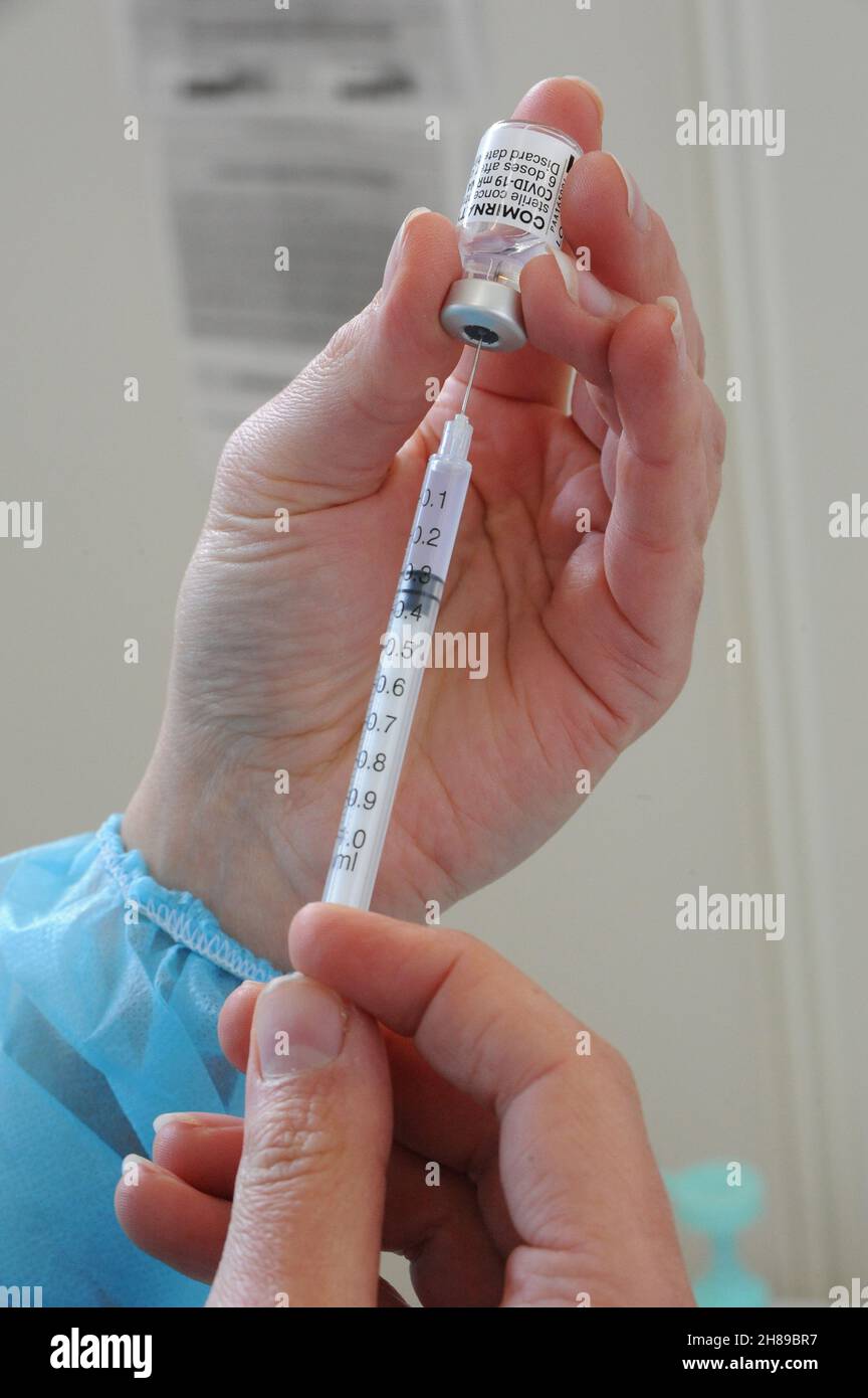 Preparation for injection hi-res stock photography and images - Alamy