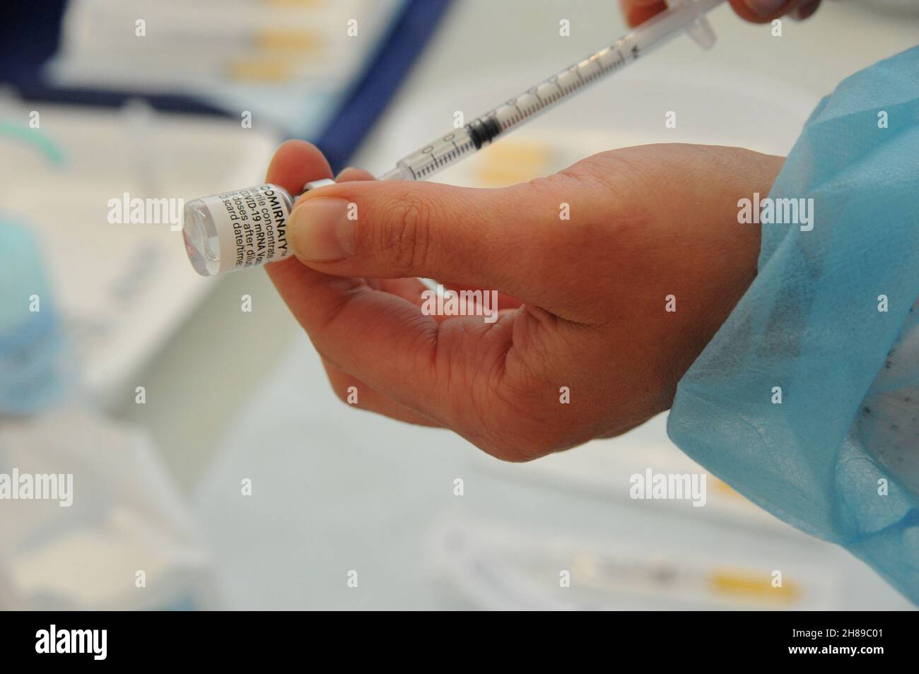Preparation of vaccine doses Stock Photo - Alamy