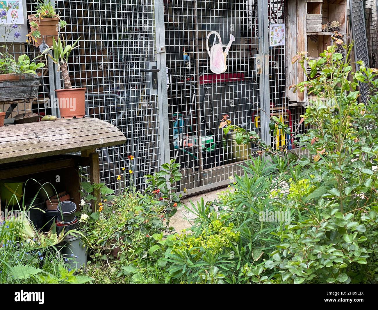 Shared urban garden hi-res stock photography and images - Alamy