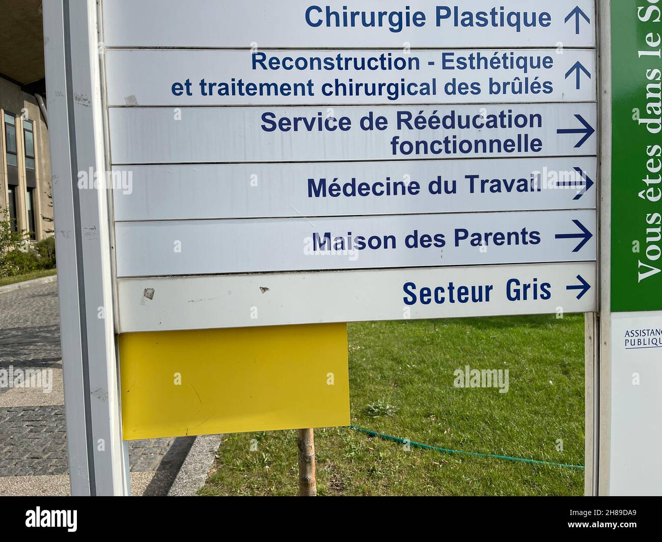 Hospital signage hi-res stock photography and images - Alamy