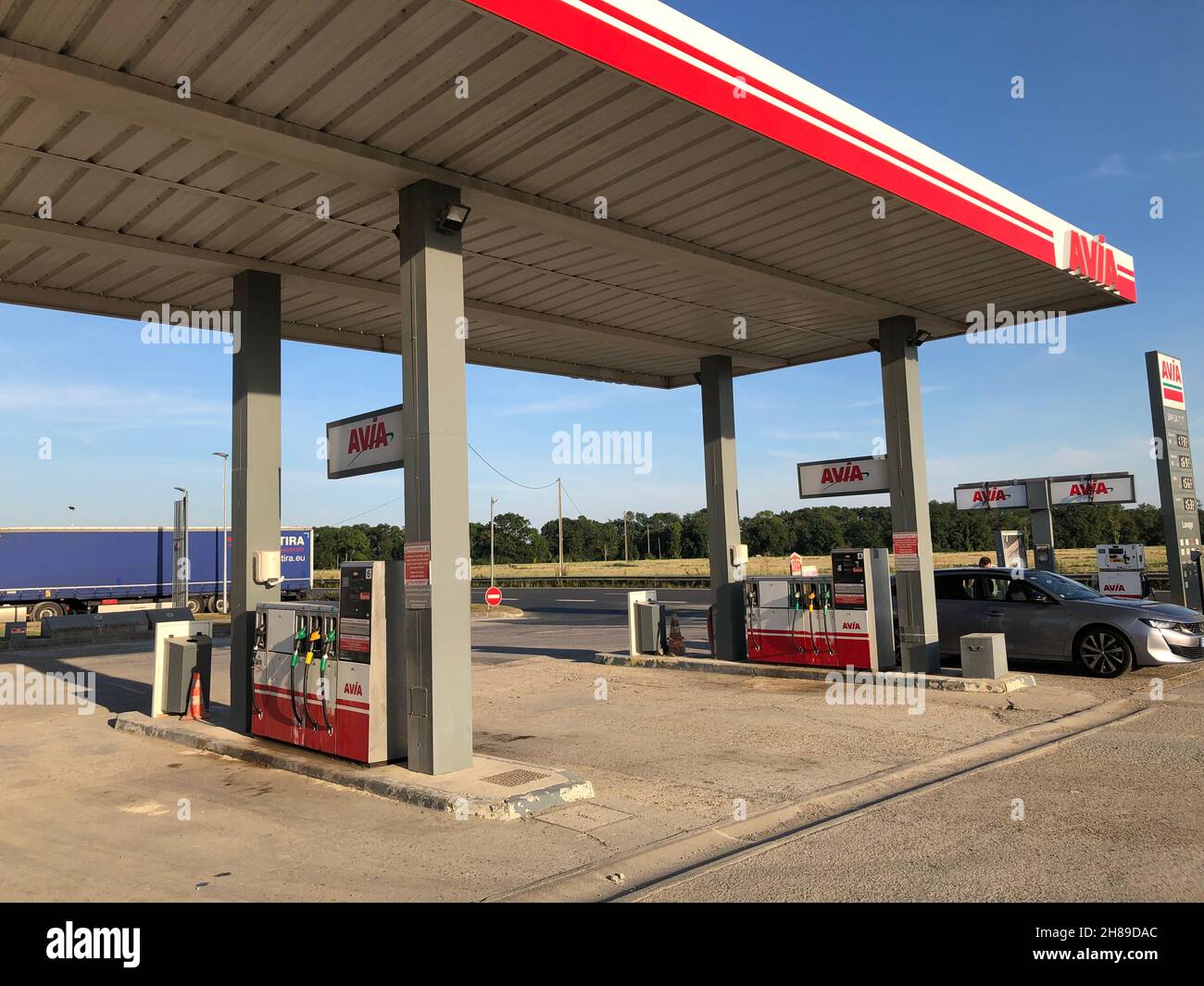 Car service station france hi-res stock photography and images - Alamy