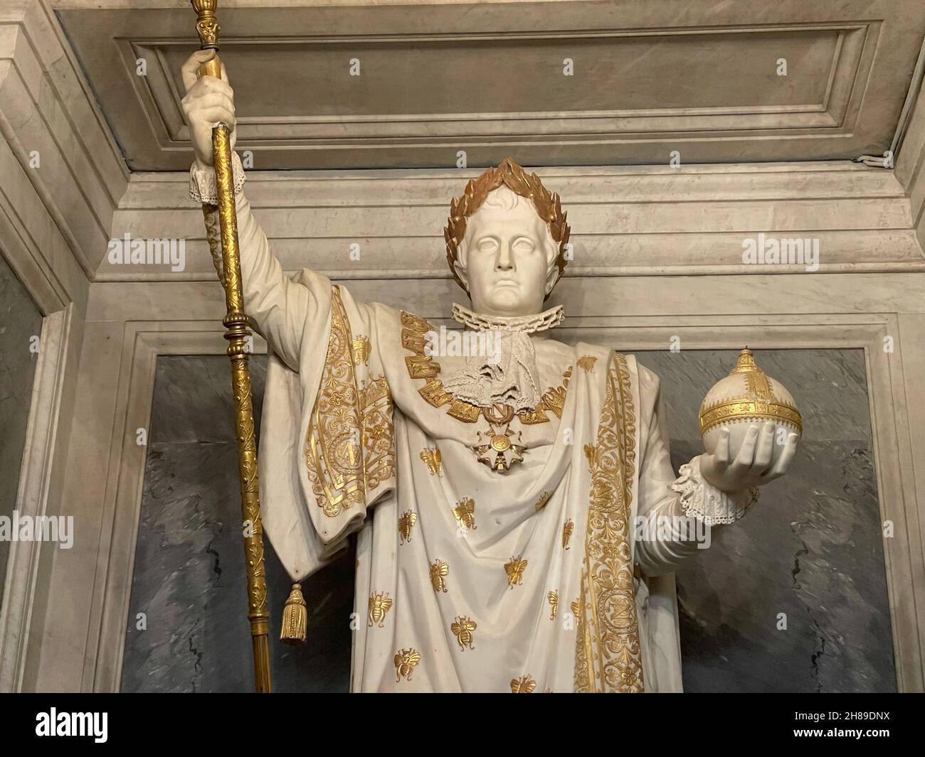 Tomb artifacts hi-res stock photography and images - Alamy