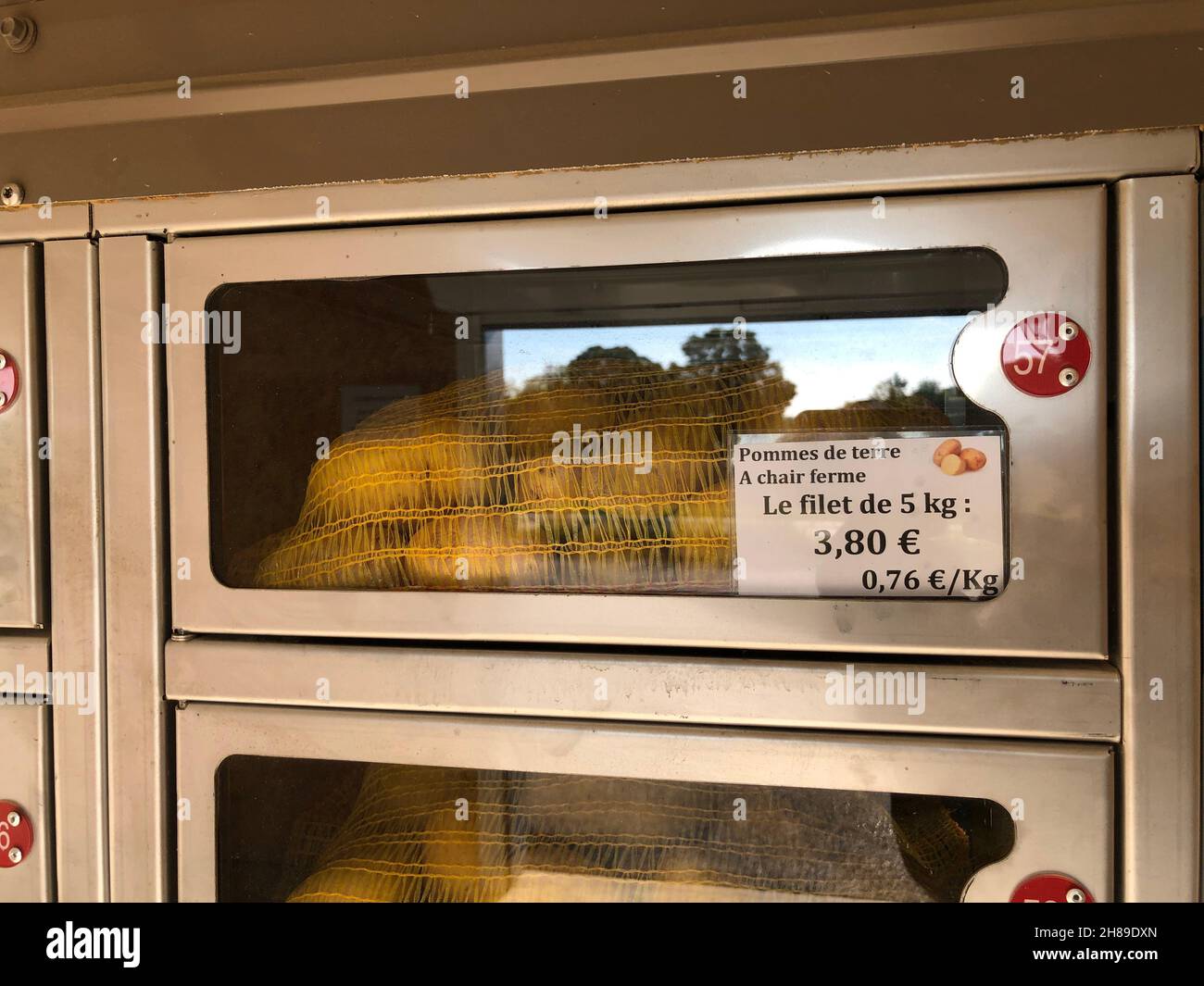 Organic vegetable distributor Stock Photo - Alamy