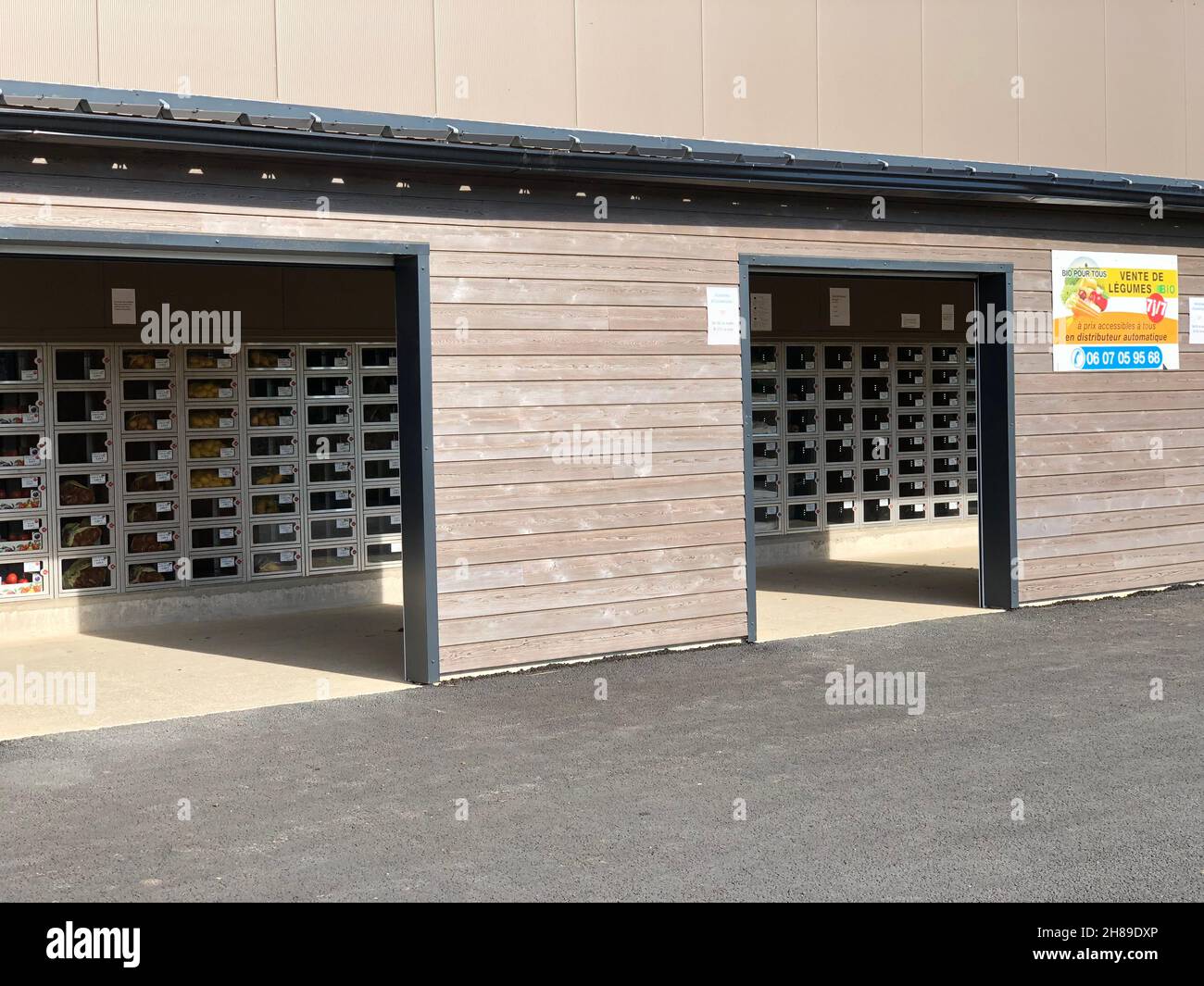 Distributor of organic vegetables in picardy Stock Photo - Alamy