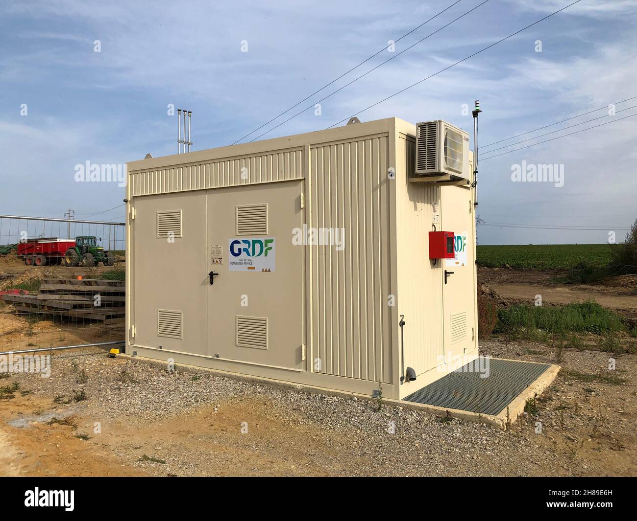 Electric power transformation station hi-res stock photography and ... Electric power transformation station hi-res stock photography and ...