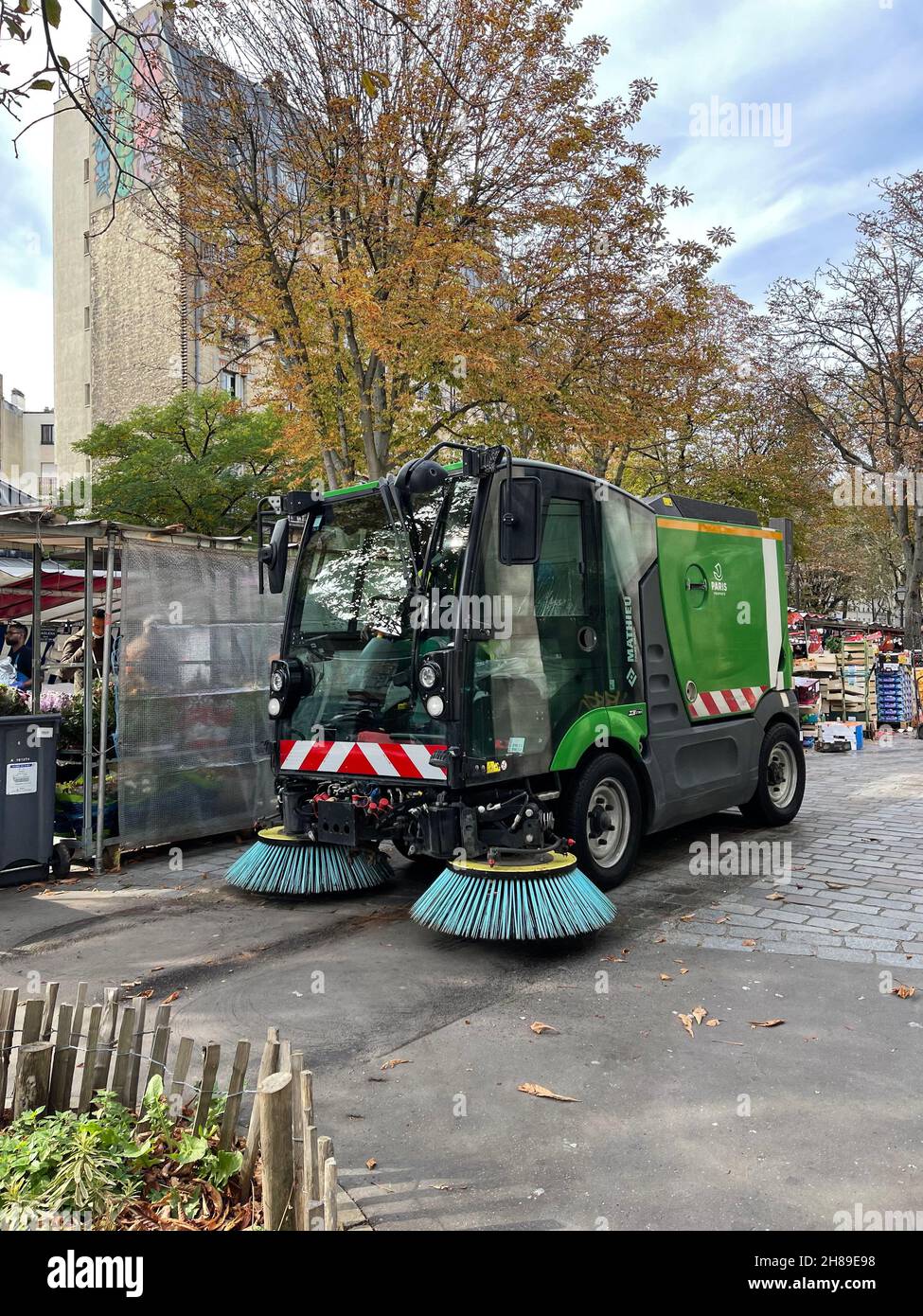 Street sweeper trucks hi-res stock photography and images - Alamy