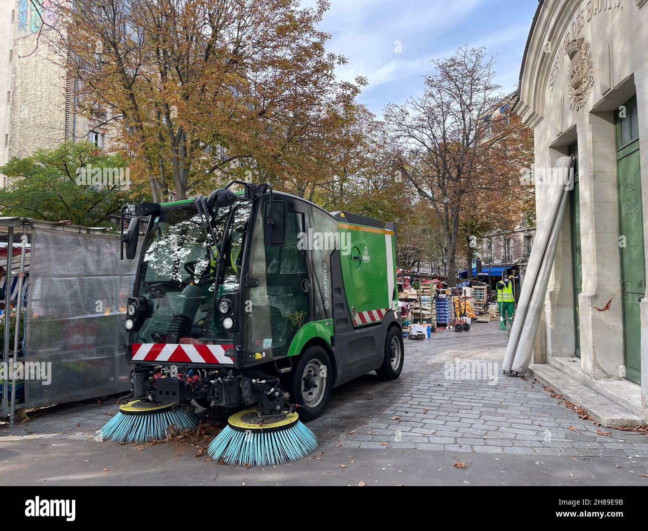 Street cleaning paris hi-res stock photography and images - Alamy