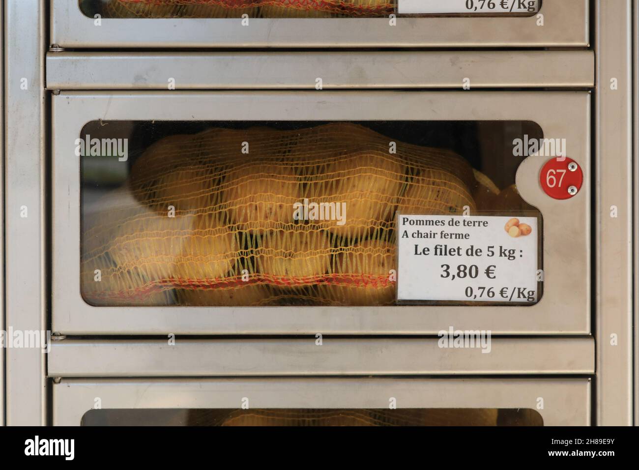 Vegetable distribution hi-res stock photography and images - Alamy