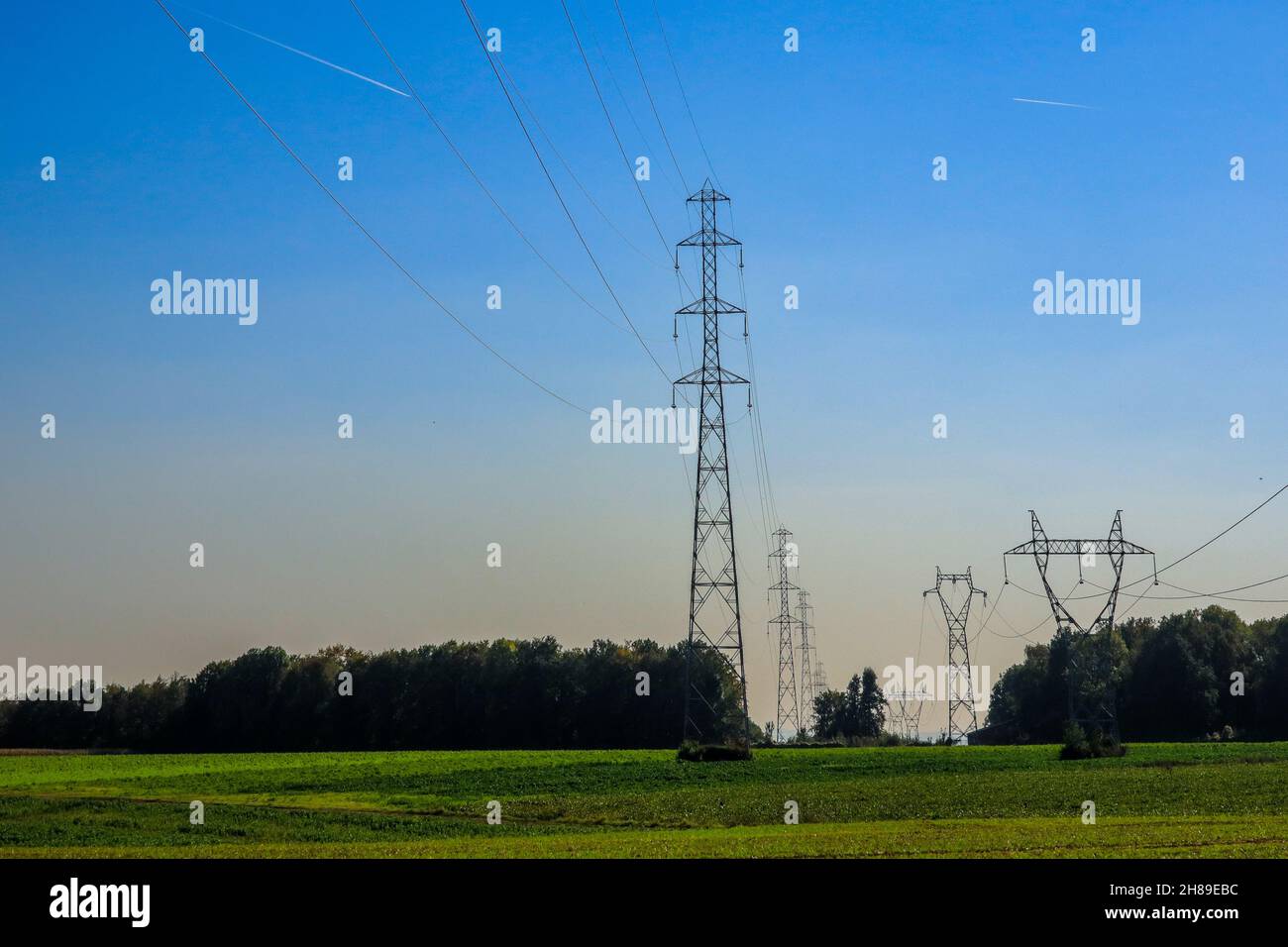 Electricity pylons france hi-res stock photography and images - Alamy