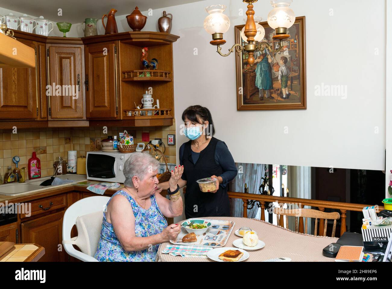 Home help for the elderly Stock Photo - Alamy