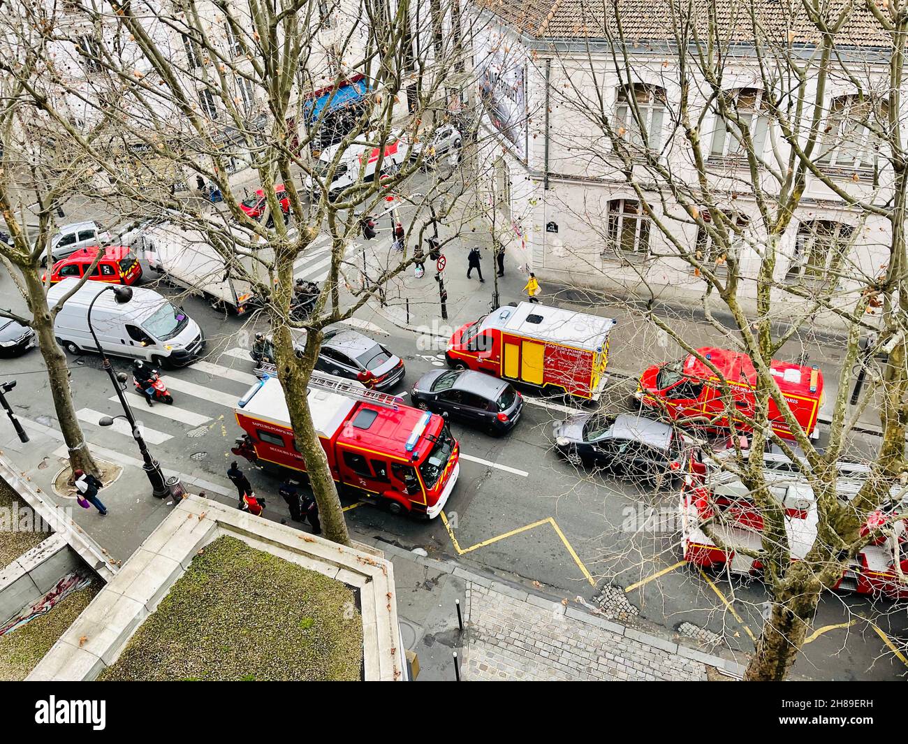 Paris firefighters intervention Stock Photo - Alamy
