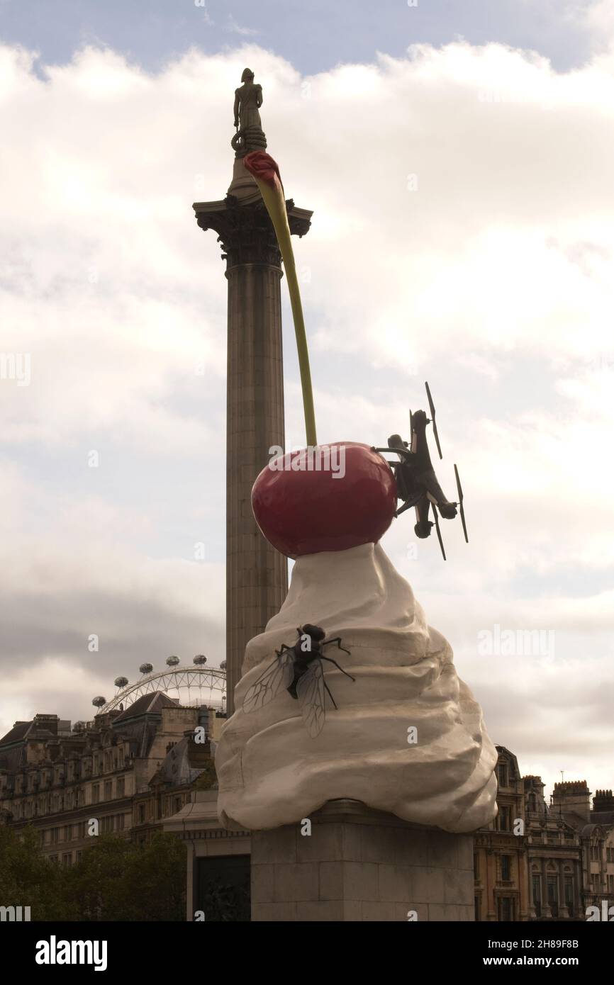 Sculpture "The End" exhibited in Trafagar Square Stock Photo - Alamy
