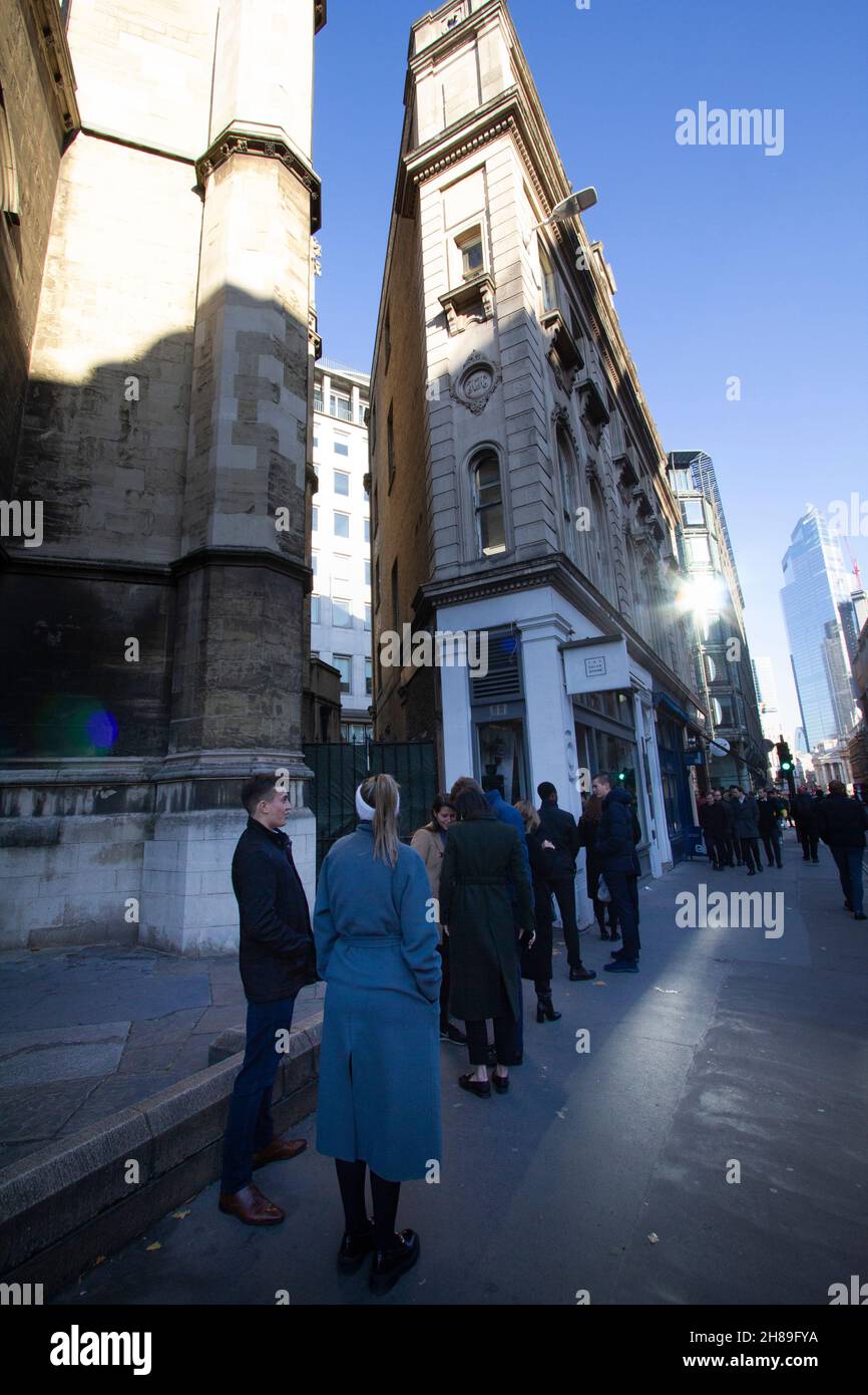 City workers queue at restaurant for lunch in Queen Victoria Street ...