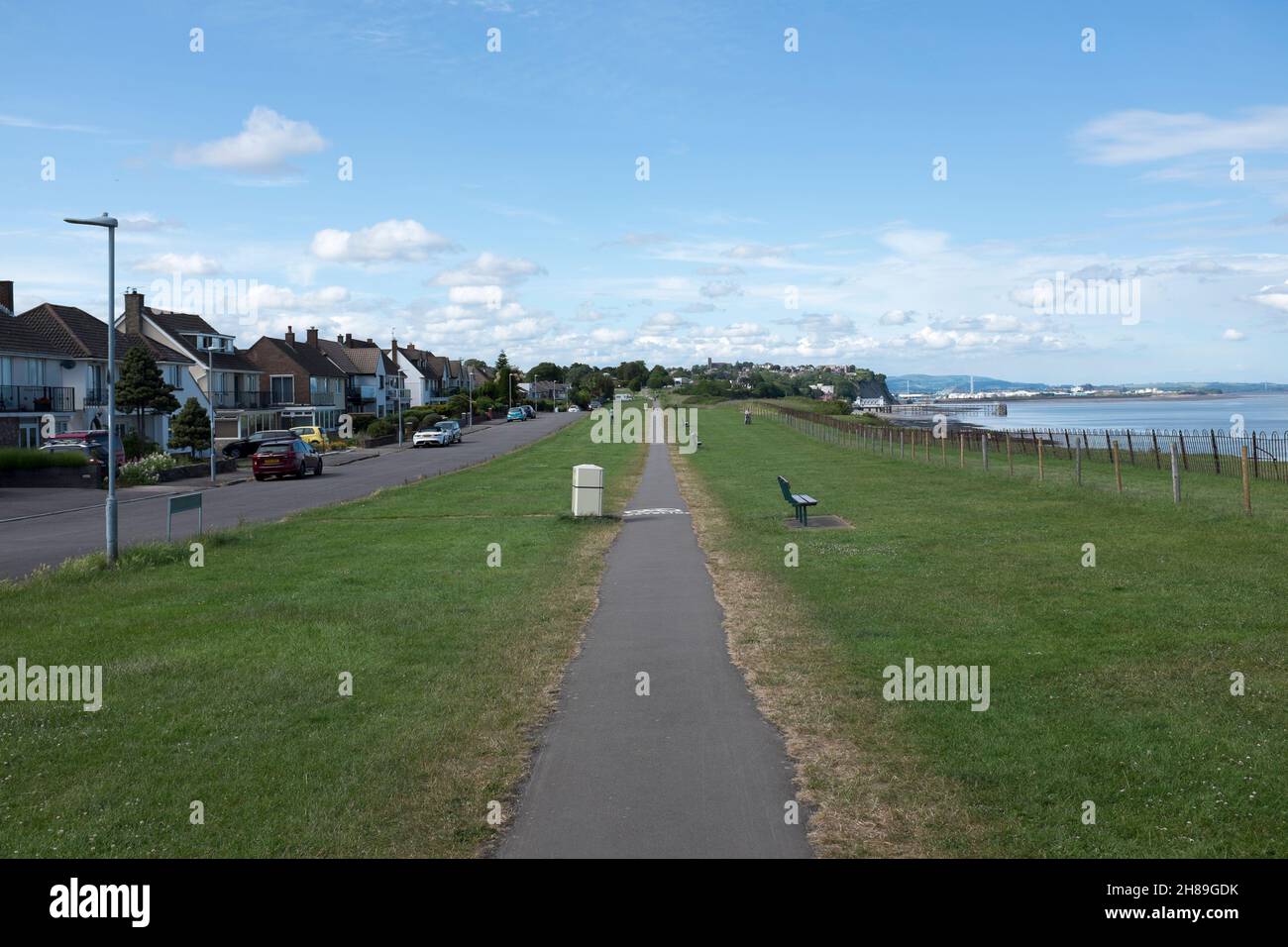 Clifftop pathway hi-res stock photography and images - Alamy