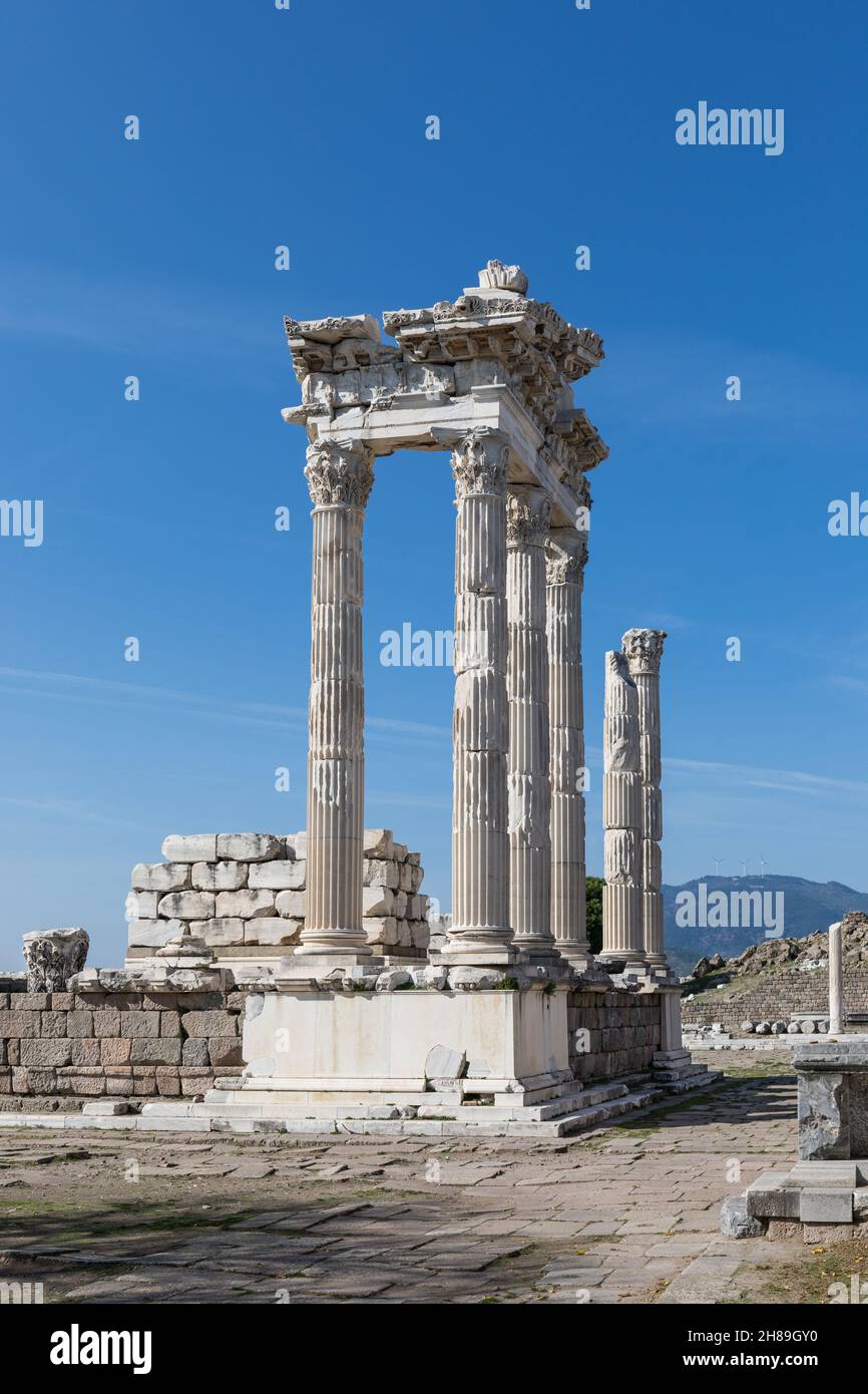 Pergamon akropolis hi-res stock photography and images - Alamy