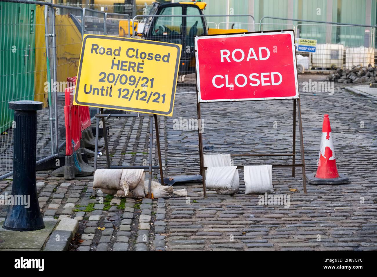 Works access sign in hi-res stock photography and images - Alamy