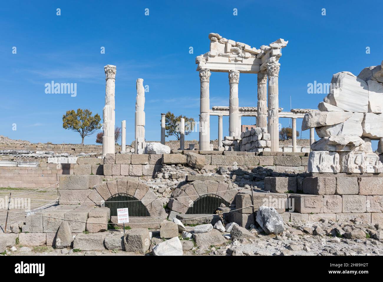 Pergamon akropolis hi-res stock photography and images - Alamy