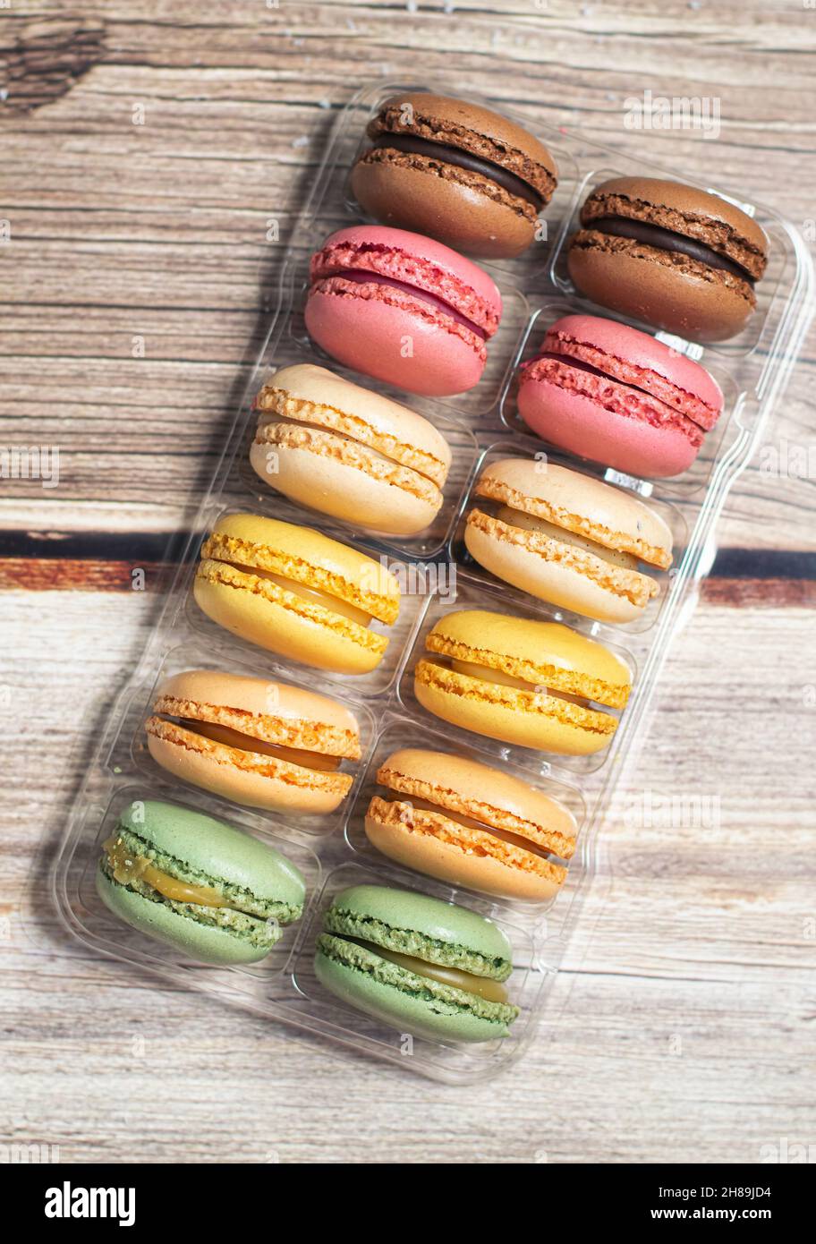 Tray colourful macaroons macaroon hi-res stock photography and images ...