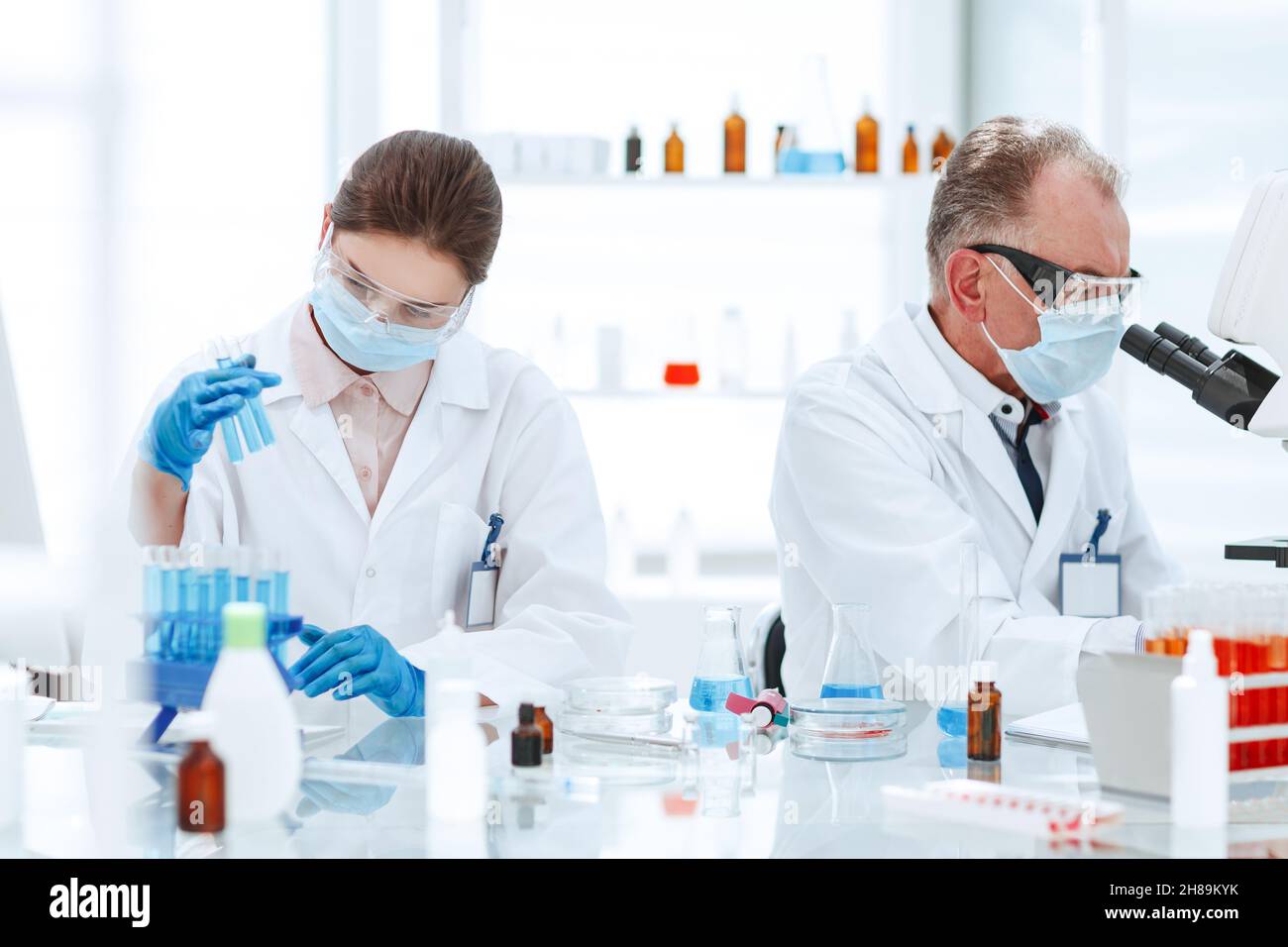 Closeup microscope laboratory blood hi-res stock photography and images ...