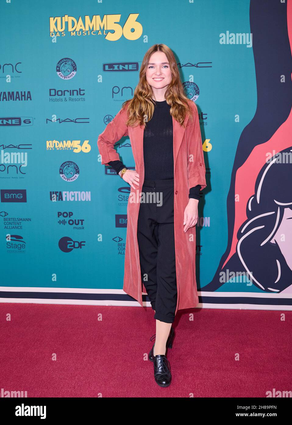 Berlin, Germany. 28th Nov, 2021. Josephin Busch arrives at the premiere ...