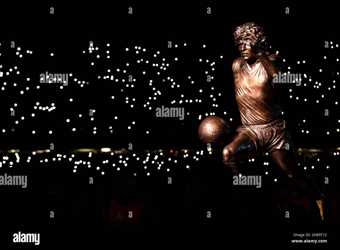 Diego maradona statue hi-res stock photography and images - Alamy