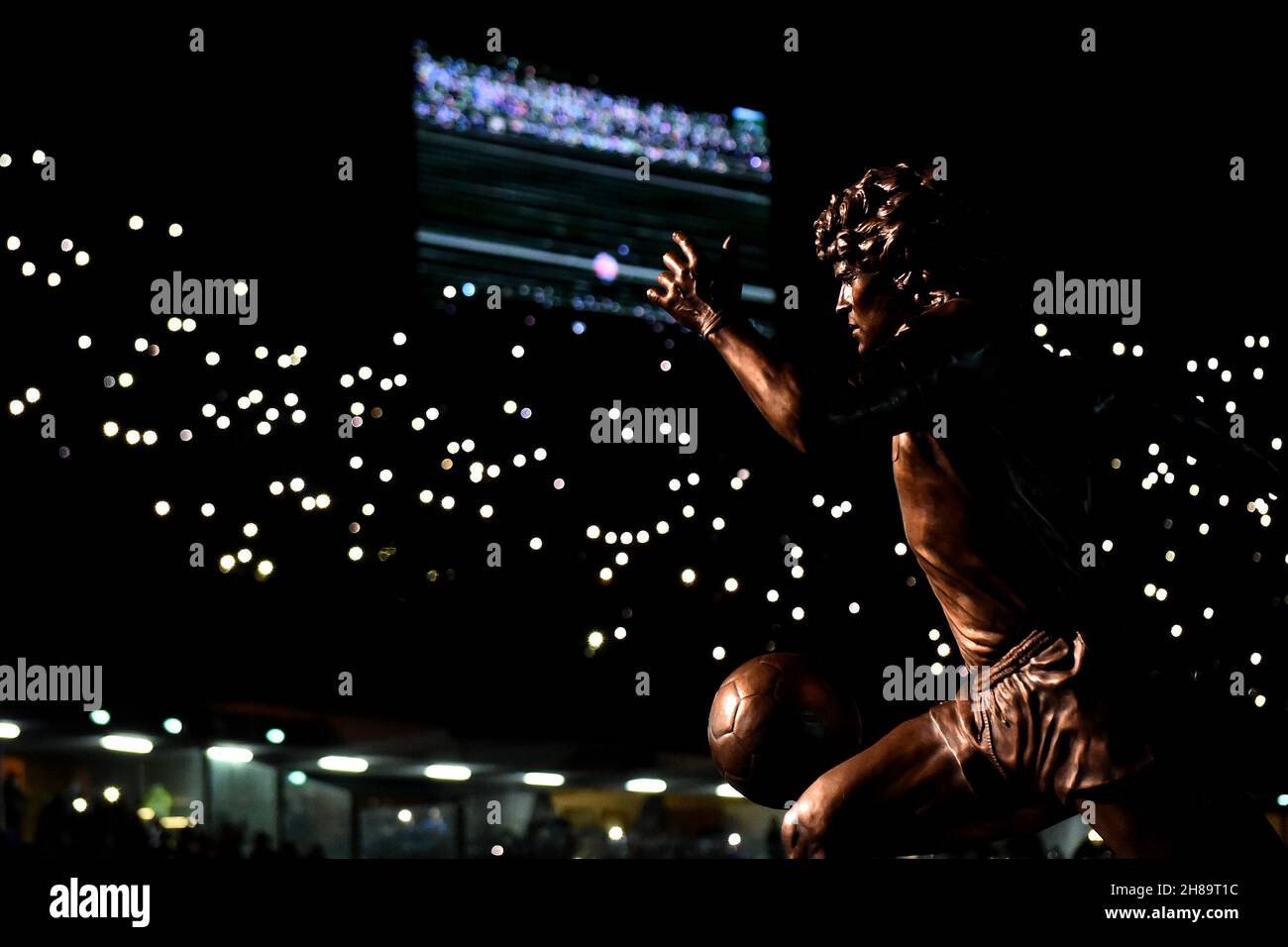 Diego maradona statue hi-res stock photography and images - Alamy
